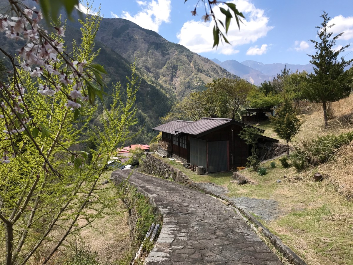 Hiking the Old Akazawa Trail to Mt. Shichimen – Mt. Shichimen Keishin-in Temple